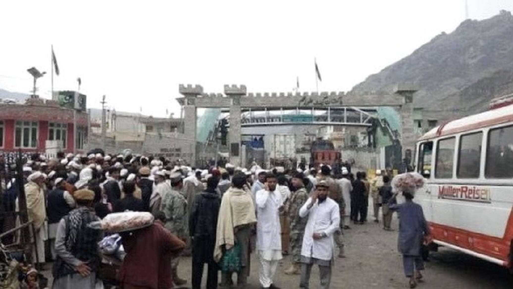 4 کشته و 21 زخمی در درگیری معترضان و نیروهای پاکستانی در گذرگاه چمن